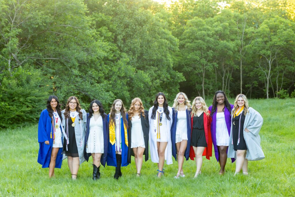 CAP AND GOWN GRADUATION PICTURES | brandipricephotography.com